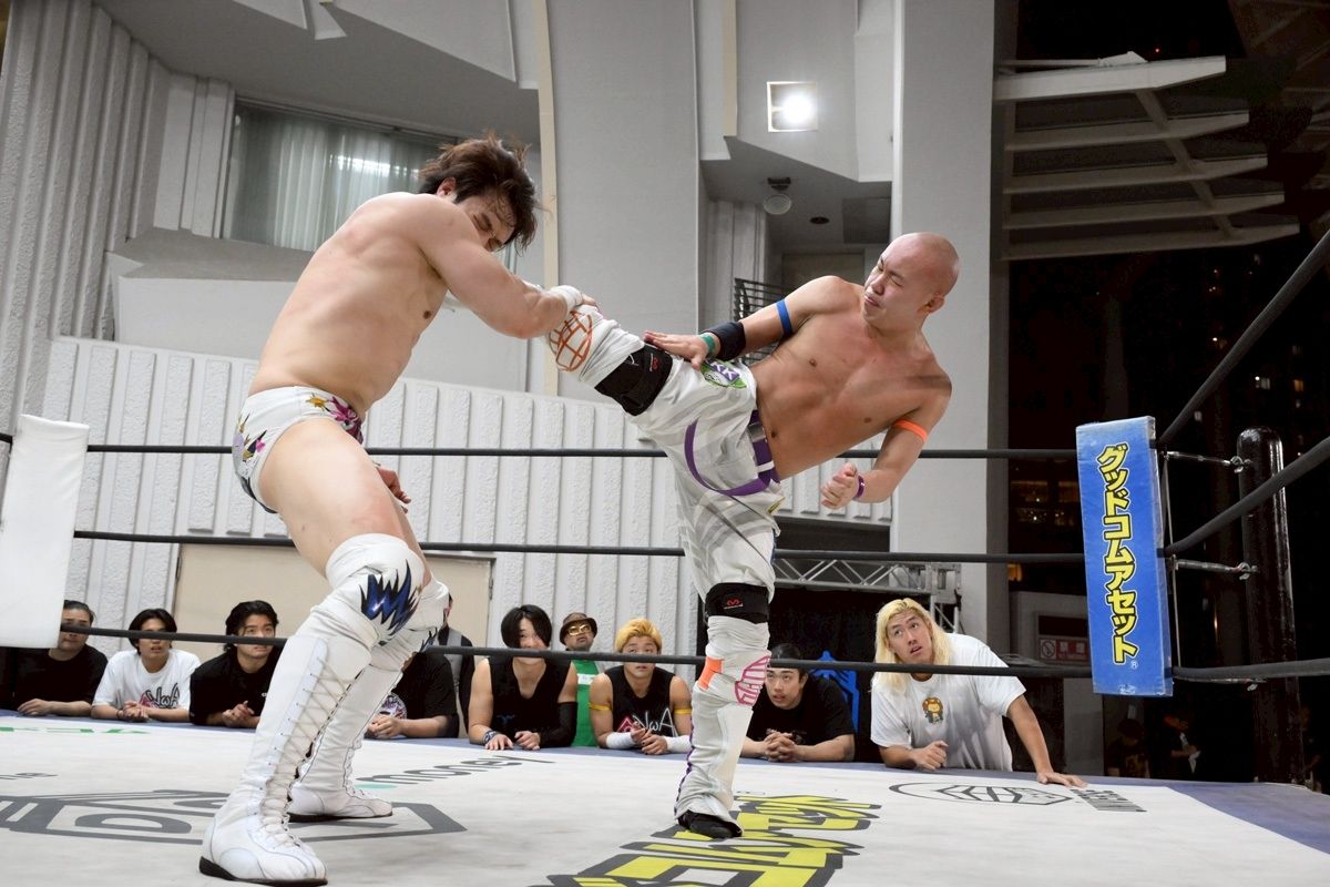 【DDT】無期限海外武者修行に旅立つ中村圭吾が師・青木真也に締め落とされ、「強くなって帰ってきます！」 | プロレスTODAY
