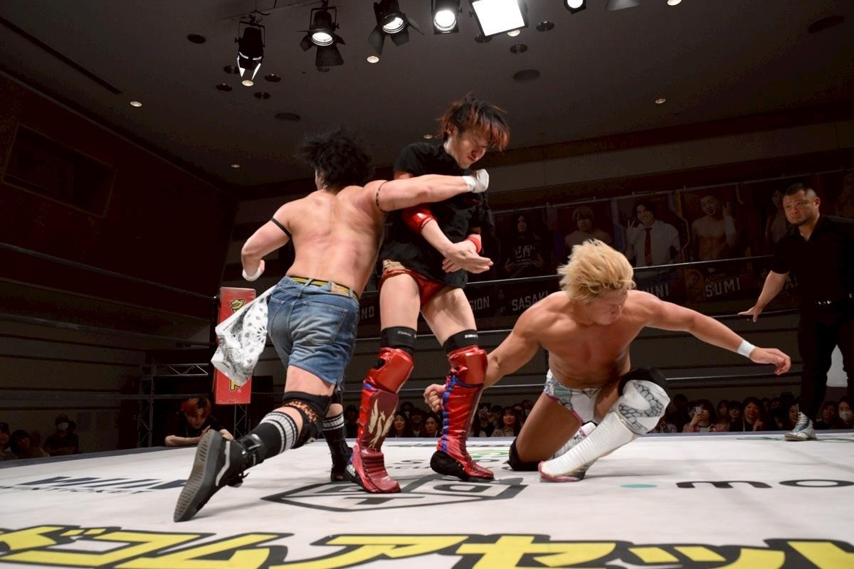 【DDT】MAO＆KANONのストレンジ・ラブ・コネクションがMCのKIMIHIRO加えた3人体制で好発進！ | プロレスTODAYプロレスTODAY