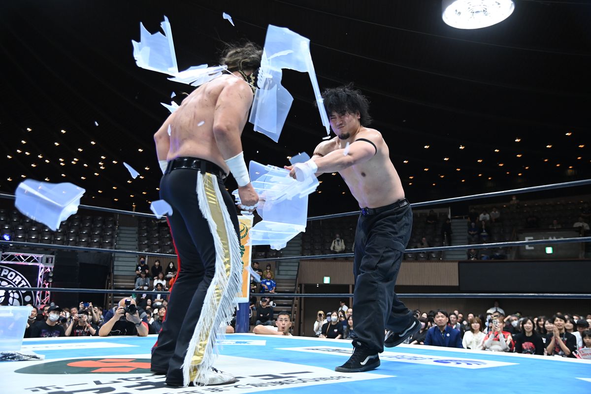 【新日本】『BOSJ』デスペラードとMAOが“破天荒メイン”で観衆魅了！“カオスな夜”をデスペが制す「最高に楽しかったよ、MAOちゃん、ありがとう！」 | プロレスTODAY