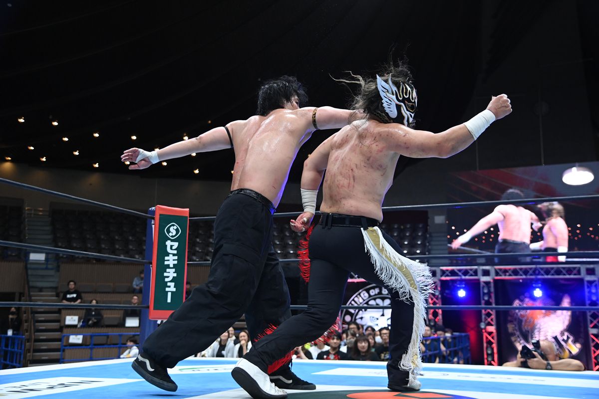 【新日本】『BOSJ』デスペラードとMAOが“破天荒メイン”で観衆魅了！“カオスな夜”をデスペが制す「最高に楽しかったよ、MAOちゃん、ありがとう！」 | プロレスTODAY