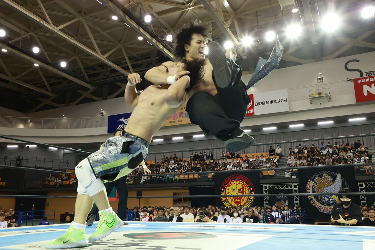 【新日本】『BOSJ』YOHが“蒼魔刀”を繰り出しMAOを撃破「君も僕も2勝3敗。同じ横一列じゃない」 | プロレスTODAY