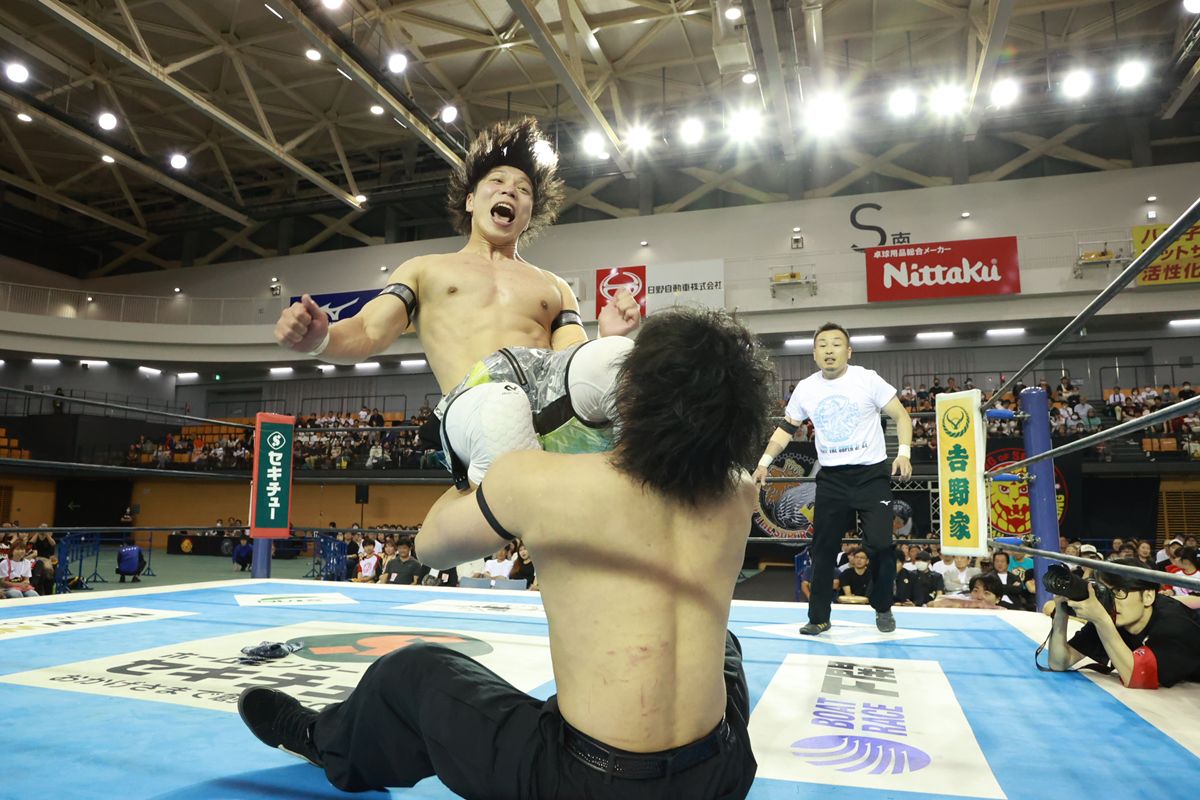 【新日本】『BOSJ』YOHが“蒼魔刀”を繰り出しMAOを撃破「君も僕も2勝3敗。同じ横一列じゃない」 | プロレスTODAY