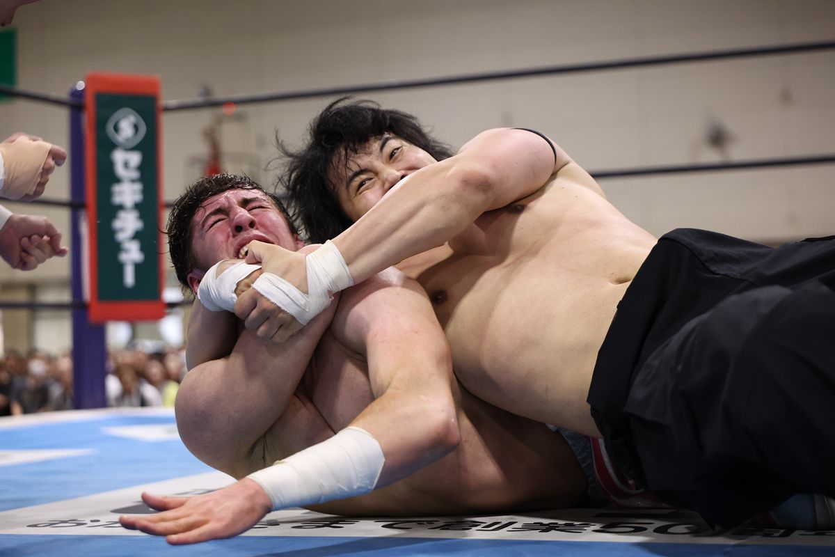 【新日本】『BOSJ』MAOがウェインとの“青春の結実”に勝利「プロレスラーは何歳になっても青春ができていい職業ですね、本当に」 | プロレスTODAY