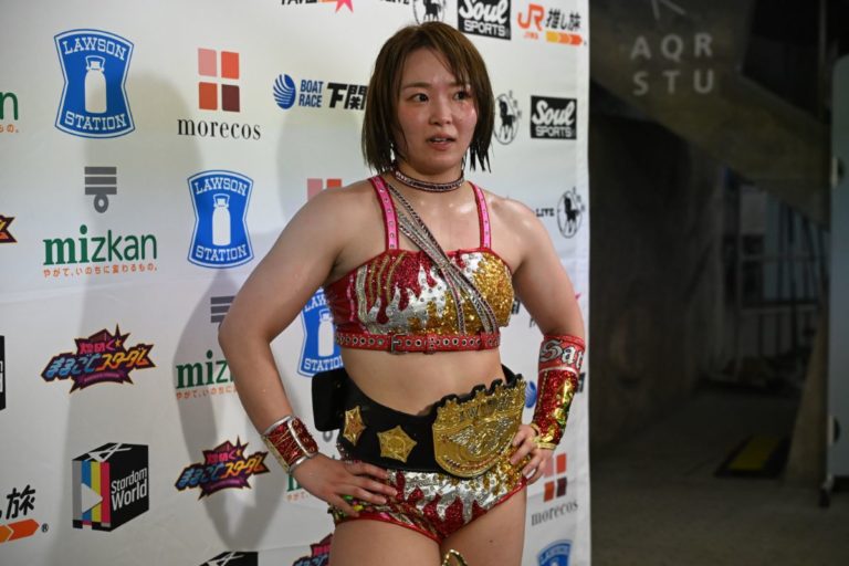 【スターダム】Sareeeが朱里を撃破し悲願のIWGP女子王座初戴冠！“太陽神”が32分超の激闘制す「誰に何と言われようが、自分を信じてここまでやってきた」 | プロレスTODAYプロレスTODAY
